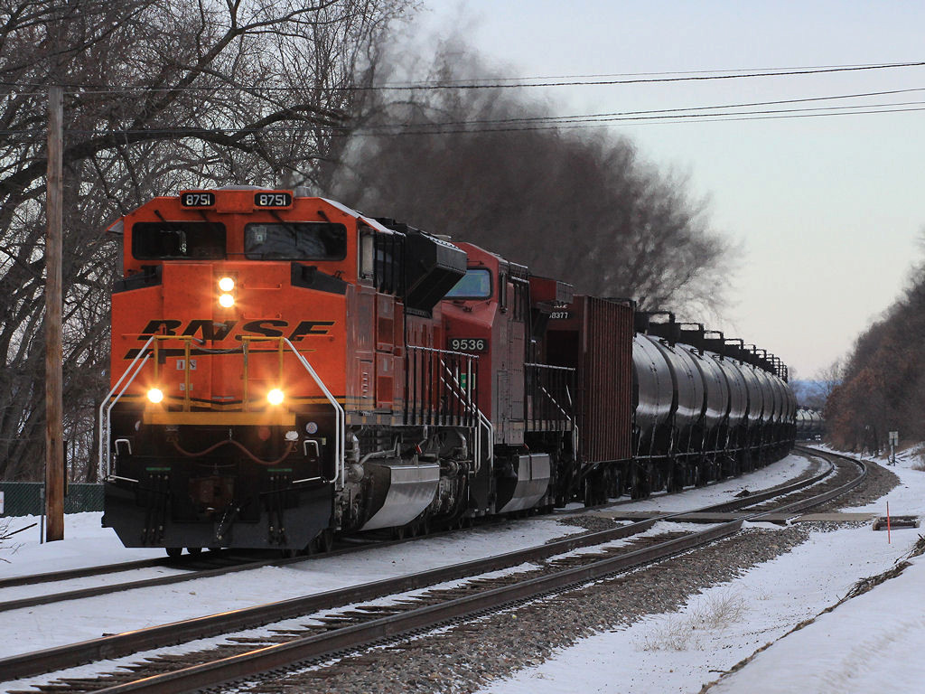 BNSF 8751